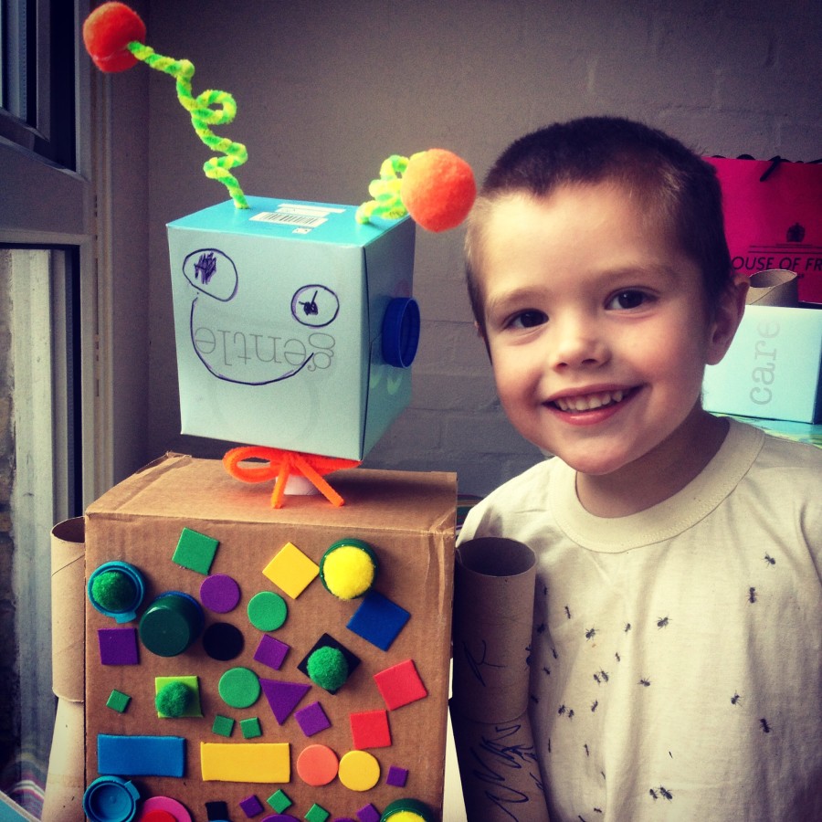 Earth day kids’ craft: recycled junk robot – HodgePodgeCraft